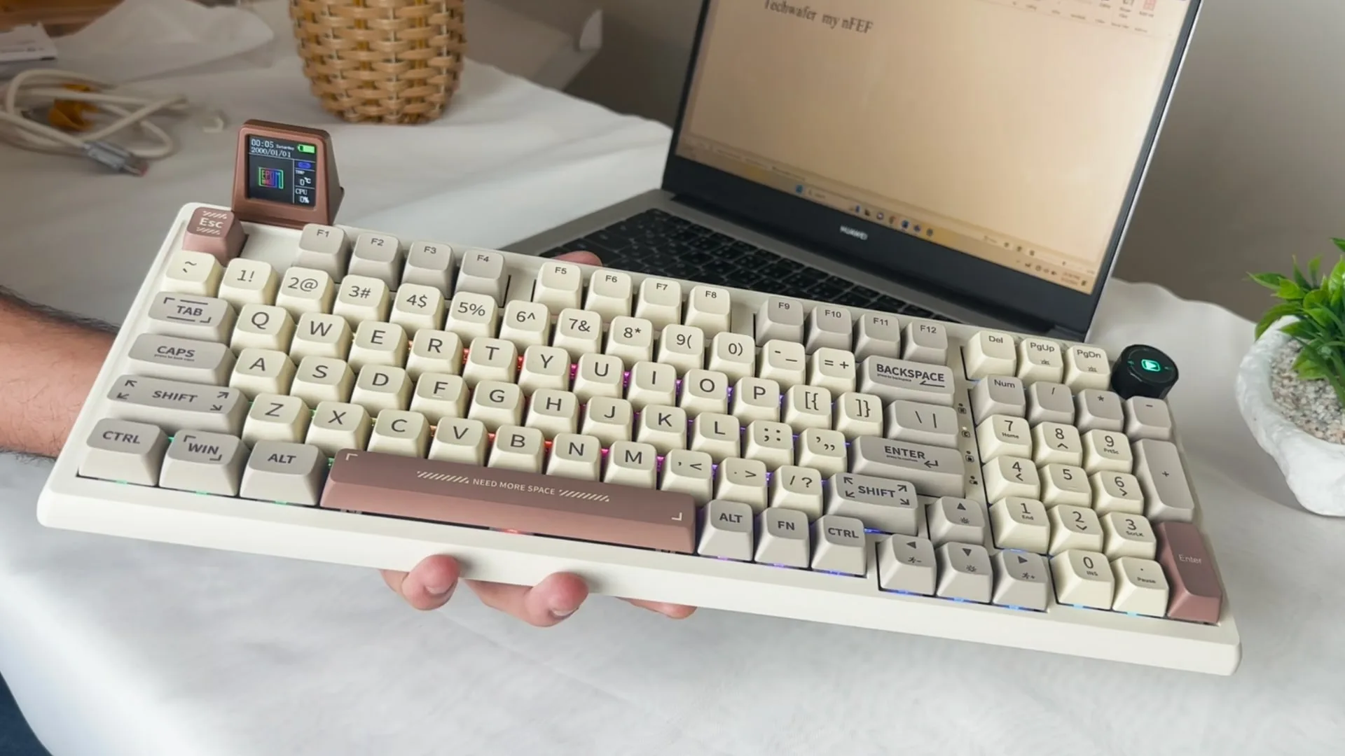 Epomaker RT100 Review: A Retro-Styled Mechanical Keyboard - TechWafer